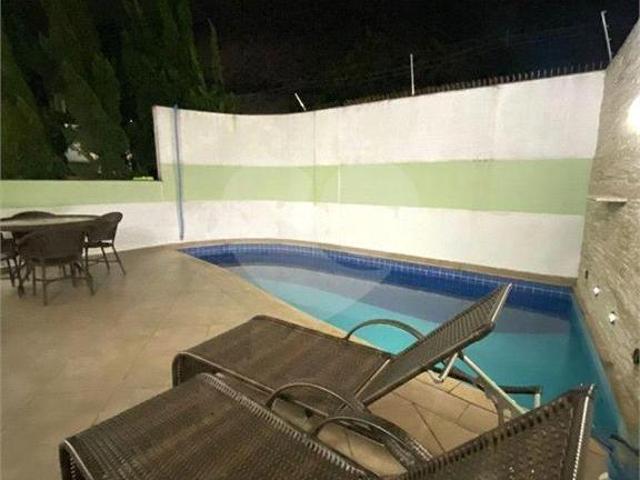 Sobrado com 4 quartos à venda em Horto florestal SP