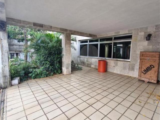 Sobrado com 4 quartos à venda em Interlagos SP