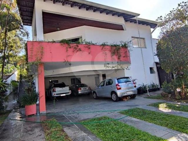 Sobrado com 4 quartos à venda em Interlagos SP