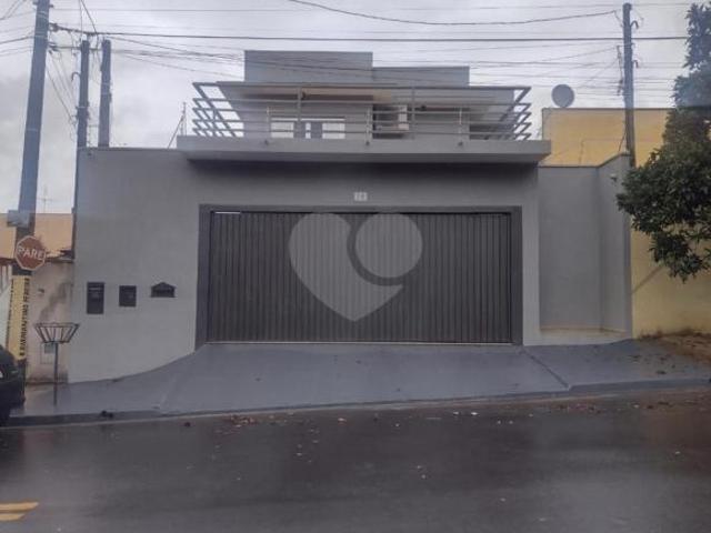 Sobrado à venda com 4 quartos em Jardim Acapulco, São Carlos