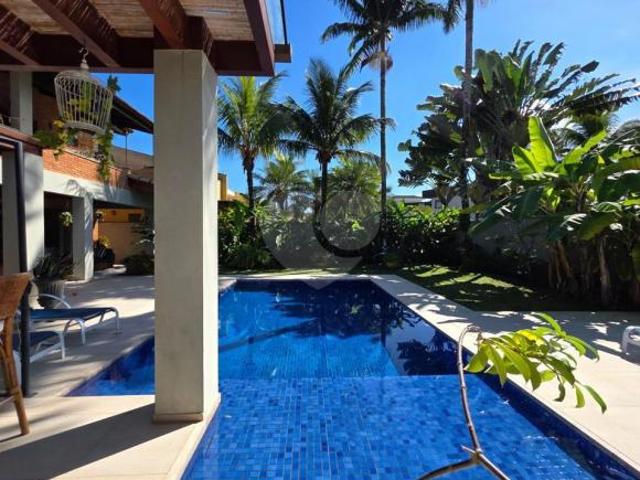 Sobrado com 4 quartos à venda em Jardim acapulco SP