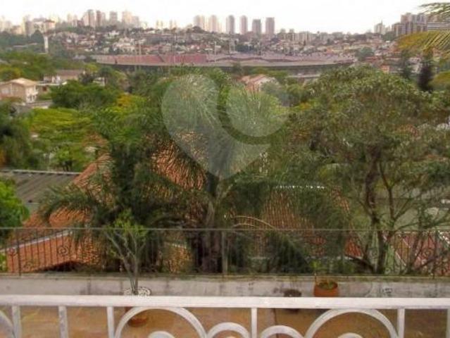 Sobrado com 4 quartos à venda em Jardim leonor SP