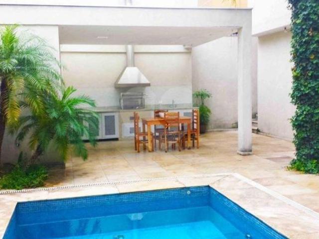Sobrado à venda com 4 quartos, sendo 2 suítes, em Jardim Marajoara, São Paulo