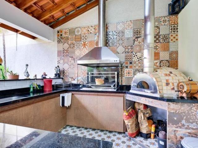 Sobrado à venda com 4 quartos, sendo 2 suítes, em Jardim Marajoara, São Paulo