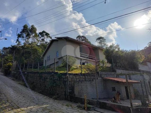 Sobrado com 4 quartos à venda em Olho d&apos água SP