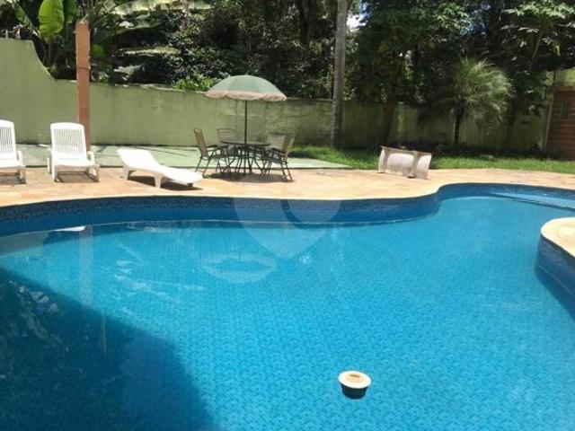 Sobrado com 4 quartos à venda em Roseira SP