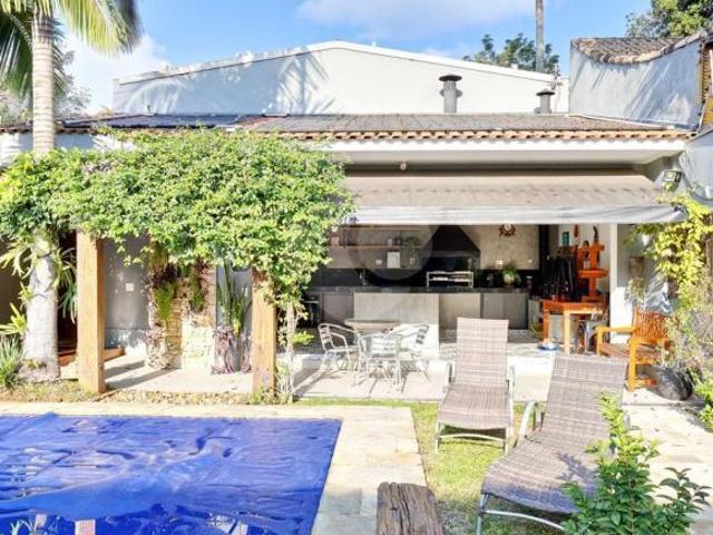 Casa com 4 quartos á venda no Alto da Boa Vista, 600m² Totais, 4 quartos, 4 vagas, piscina aquecida