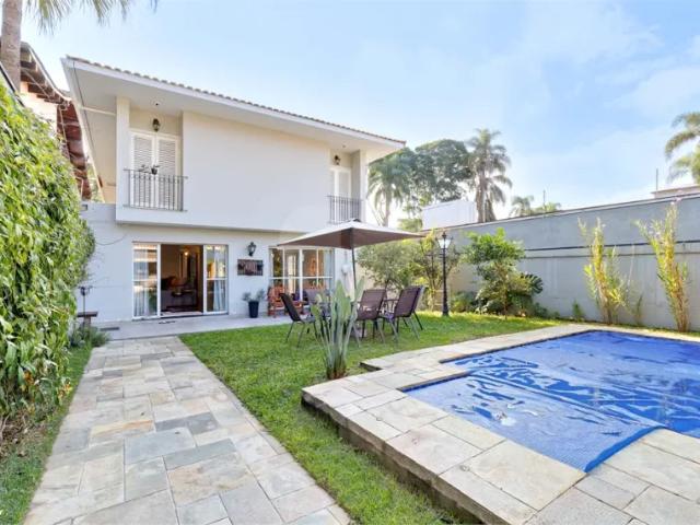 Sobrado à venda com 4 quartos, sendo 2 suítes, em Santo Amaro, São Paulo SP