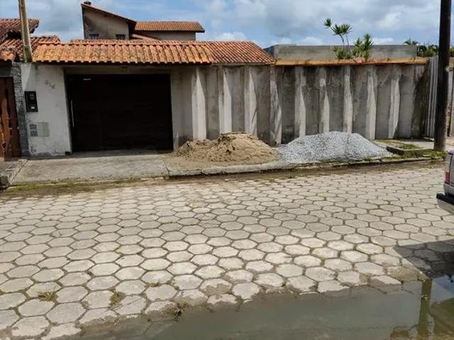 Sobrado com 4 Quartos e 4 banheiros à Venda, 186 m² por R$ 500.000