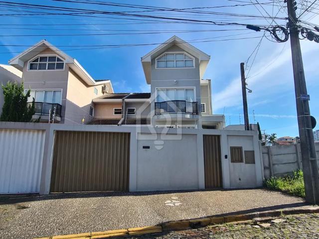 Sobrado com 4 Quartos e 4 banheiros à Venda, 263 m² por R$ 1.200.000