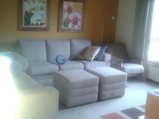 Sobrado com 4 Quartos e 4 banheiros à Venda, 260 m² por R$ 2.000.000