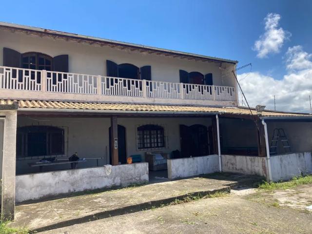 Sobrado com 4 Quartos e 4 banheiros à Venda, 200 m² por R$ 320.000