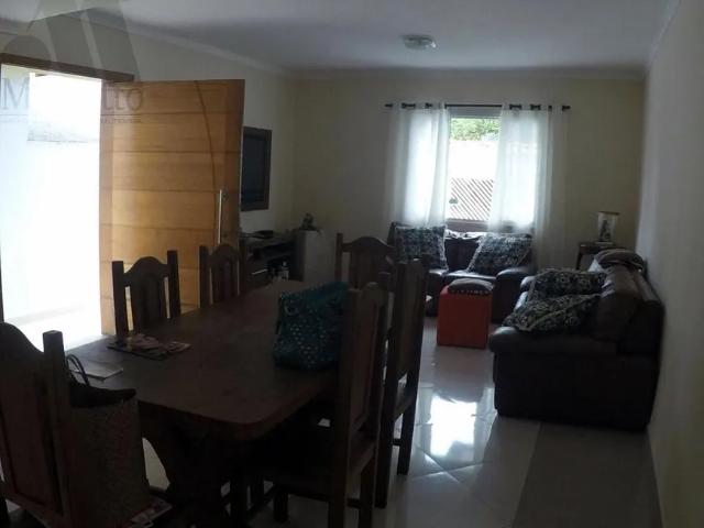 Sobrado com 4 Quartos e 4 banheiros à Venda, 210 m² por R$ 639.000