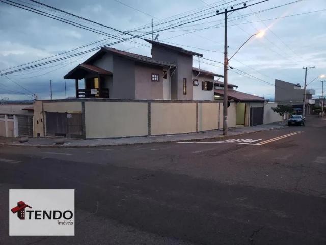 Sobrado com 4 Quartos e 4 banheiros à Venda, 340 m² por R$ 905.000