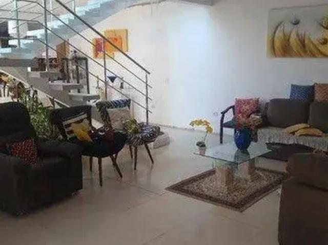 Sobrado com 4 Quartos e 4 banheiros à Venda, 300 m² por R$ 860.000