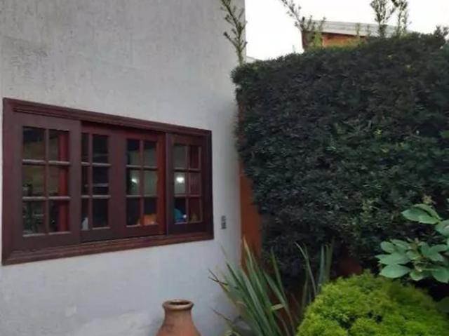 Sobrado com 4 Quartos e 4 banheiros à Venda, 320 m² por R$ 1.010.000