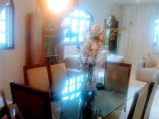 Sobrado com 4 Quartos e 4 banheiros à Venda, 82 m² por R$ 450.000