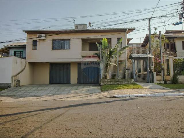 Sobrado com 4 Quartos e 5 banheiros à Venda, 291 m² por R$ 632.000