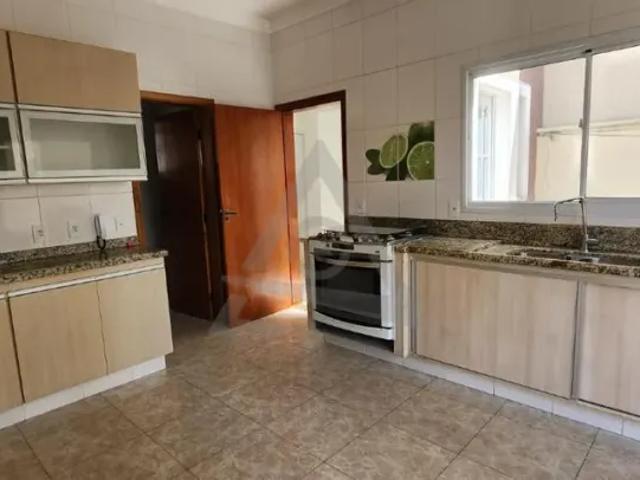 Sobrado com 4 Quartos e 5 banheiros à Venda, 311 m² por R$ 1.790.000