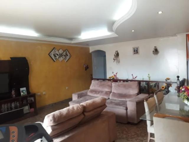 Sobrado com 4 Quartos e 5 banheiros à Venda, 330 m² por R$ 1.598.270