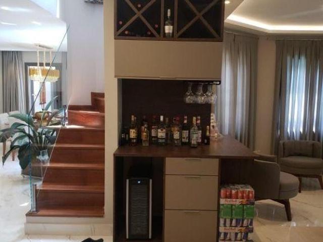 Sobrado com 4 Quartos e 6 banheiros à Venda, 480 m² por R$ 2.700.000