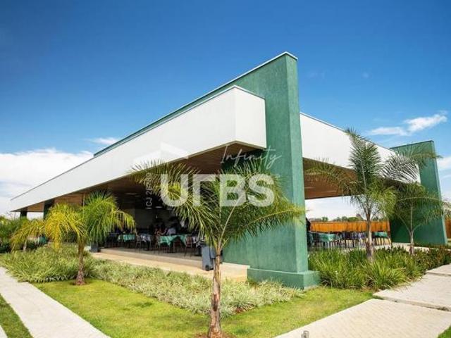 Sobrado com 4 Quartos e 7 banheiros à Venda, 560 m²