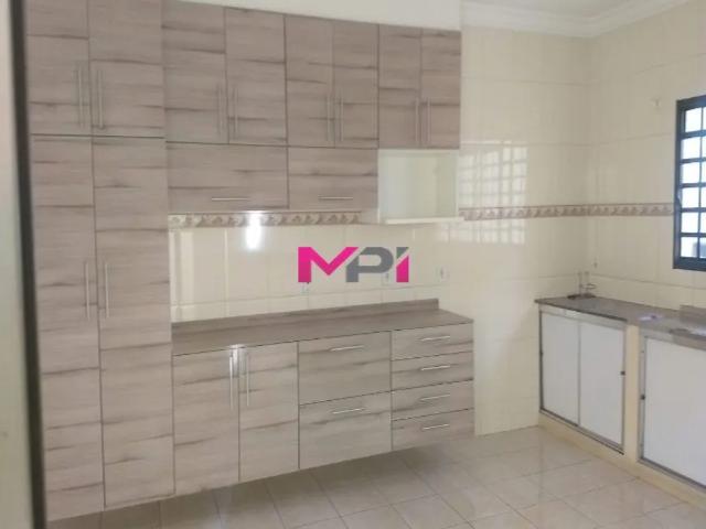Sobrado com 4 Quartos e 1 banheiro à Venda, 185 m² por R$ 795.000