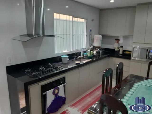Sobrado com 4 Quartos e 2 banheiros à Venda, 170 m² por R$ 368.000