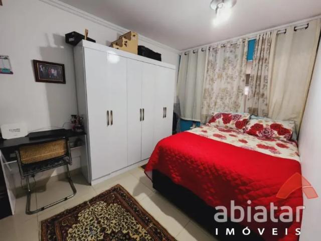 Sobrado com 4 Quartos e 2 banheiros à Venda, 120 m² por R$ 480.000