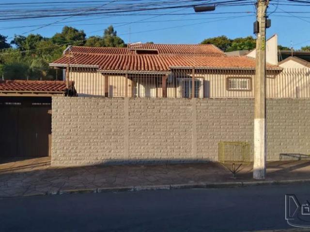 Sobrado com 4 Quartos e 2 banheiros à Venda, 250 m² por R$ 450.000