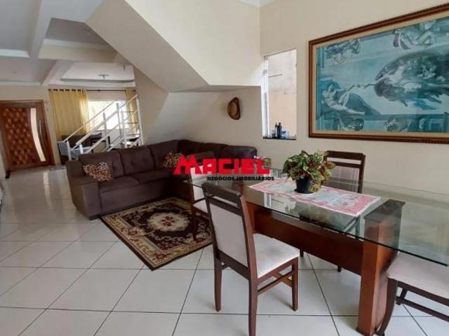 Sobrado com 4 Quartos e 2 banheiros à Venda, 210 m² por R$ 1.272.000 Vila Branca