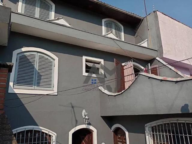 Sobrado com 4 Quartos e 2 banheiros à Venda, 220 m² por R$ 380.000