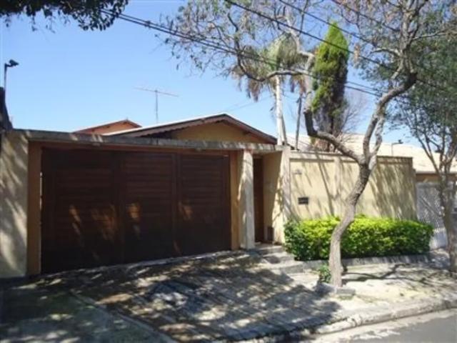 Sobrado com 4 Quartos e 2 banheiros à Venda, 350 m² por R$ 901.000