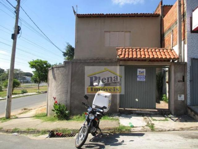 Sobrado com 4 Quartos e 2 banheiros à Venda, 320 m² por R$ 450.000
