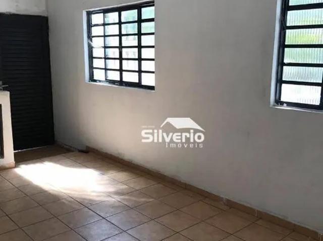 Sobrado com 4 Quartos e 3 banheiros à Venda, 100 m² por R$ 500.000