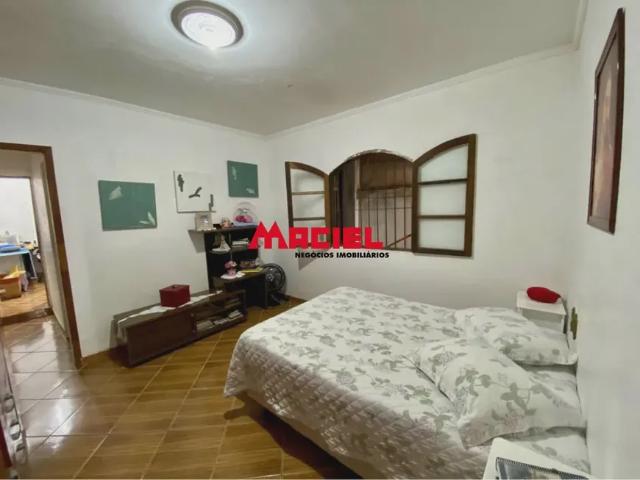 Sobrado com 4 Quartos e 3 banheiros à Venda, 125 m² por R$ 320.000