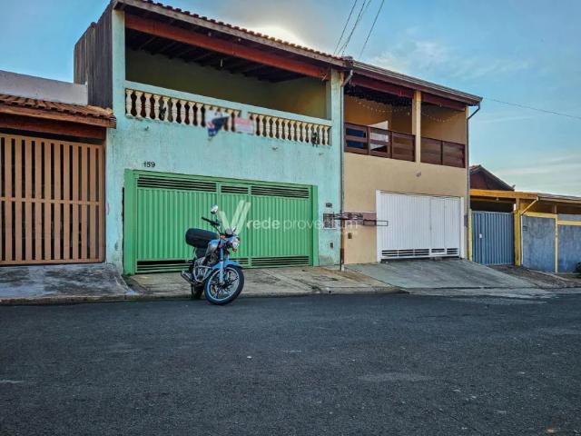 Sobrado com 4 Quartos e 3 banheiros à Venda, 244 m² por R$ 360.000