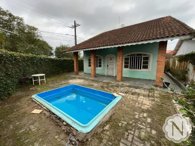 Sobrado com 4 Quartos e 3 banheiros à Venda, 246 m² por R$ 299.000