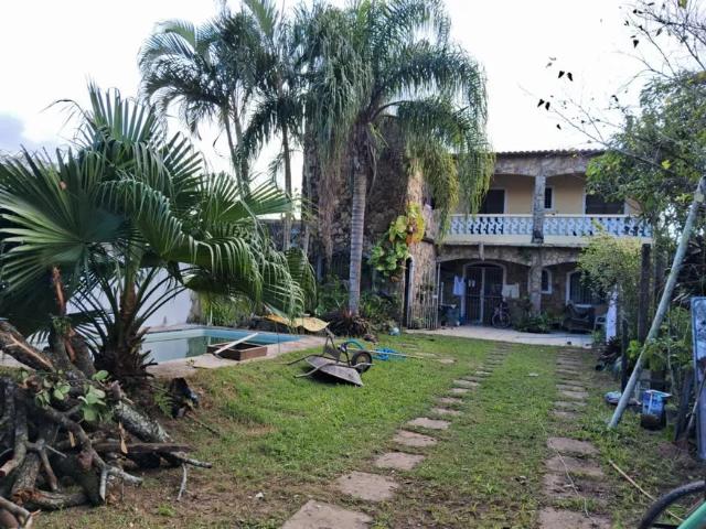 Sobrado com 4 Quartos e 3 banheiros à Venda, 200 m² por R$ 380.000