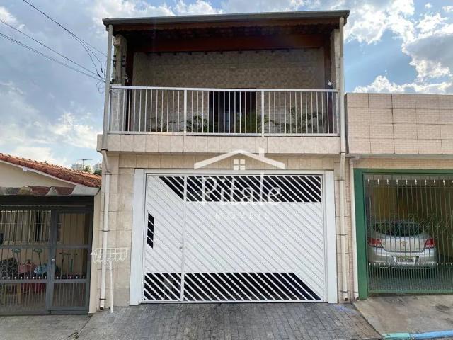 Sobrado com 4 Quartos e 3 banheiros à Venda, 200 m² por R$ 899.000