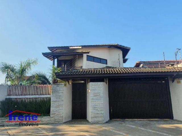 Sobrado com 4 Quartos e 3 banheiros à Venda, 207 m² por R$ 1.100.000