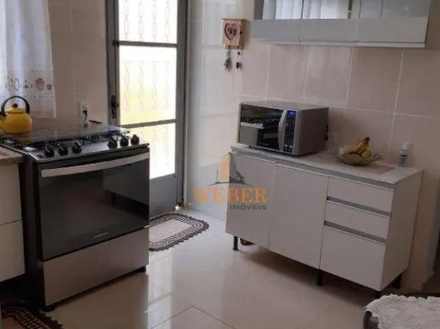 Sobrado com 4 Quartos e 3 banheiros à Venda, 210 m² por R$ 490.000