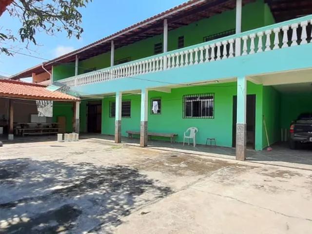 Sobrado com 4 Quartos e 3 banheiros à Venda, 238 m² por R$ 405.000