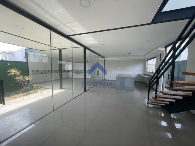 Sobrado com 4 Quartos e 3 banheiros à Venda, 300 m² por R$ 1.500.000