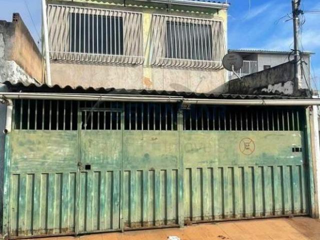 Sobrado com 4 Quartos e 3 Vagas na QNL 20 Taguatinga Norte