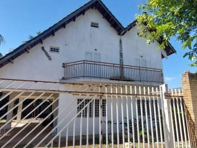 Sobrado com 4 quartos e amplo quintal, próximo ao Comper Coxipó