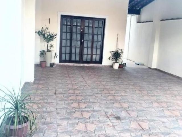 Sobrado com 4 Quartos e Garagem para 4 Carros