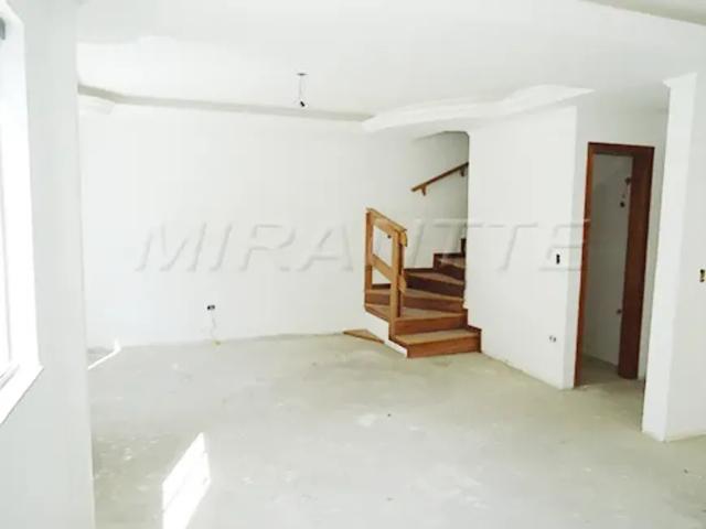Sobrado com 4 quartos em Tremembe