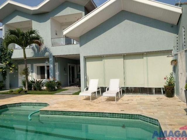 Sobrado com 4 quartos no Jardim Siesta