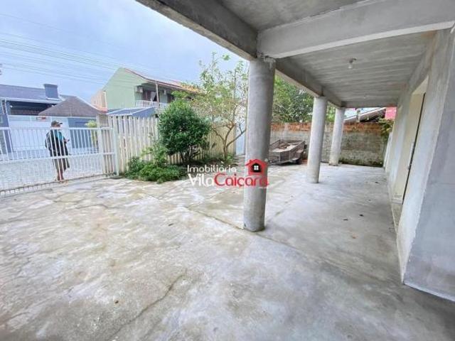 Sobrado com 4 quartos na quadra mar em Matinhos